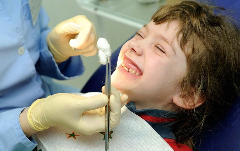 Οδοντίατρος με ειδίκευση στην Παιδοδοντριατική