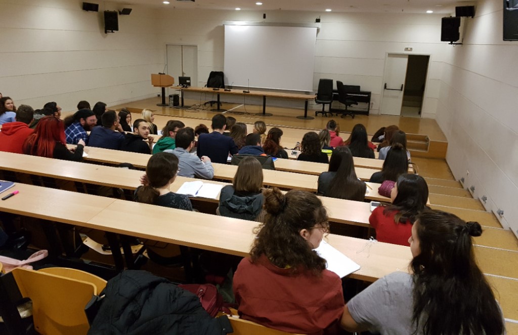 Οι νέες επιλογές των μαθητών και τα “άδεια” τμήματα των ΑΕΙ: Τι δείχνει ...